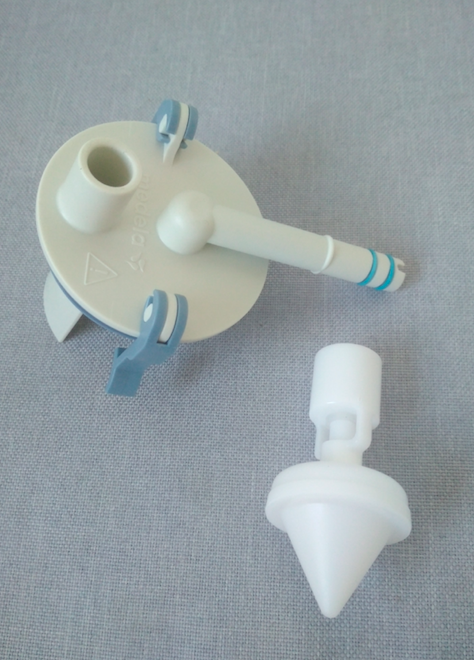 Lid for safety set with overflow protection device Medela | e ...